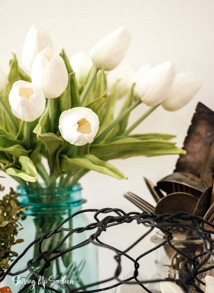 How To Create a Beautiful Vignette for Your Spring Home Decor | Serving ...